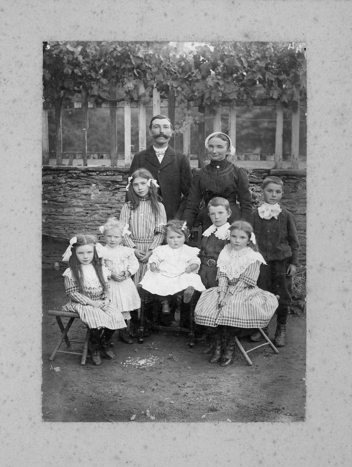 A Journey To The Early 1900s With 25 Vintage Photos | Know Your Meme