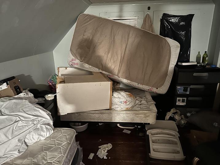 15 Pictures and Stories of Absolutely Bad Roommates | Know Your Meme