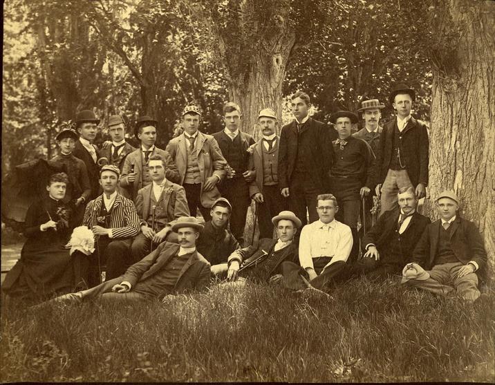 25 Retro Photos Of Grad Season In The Past | Know Your Meme