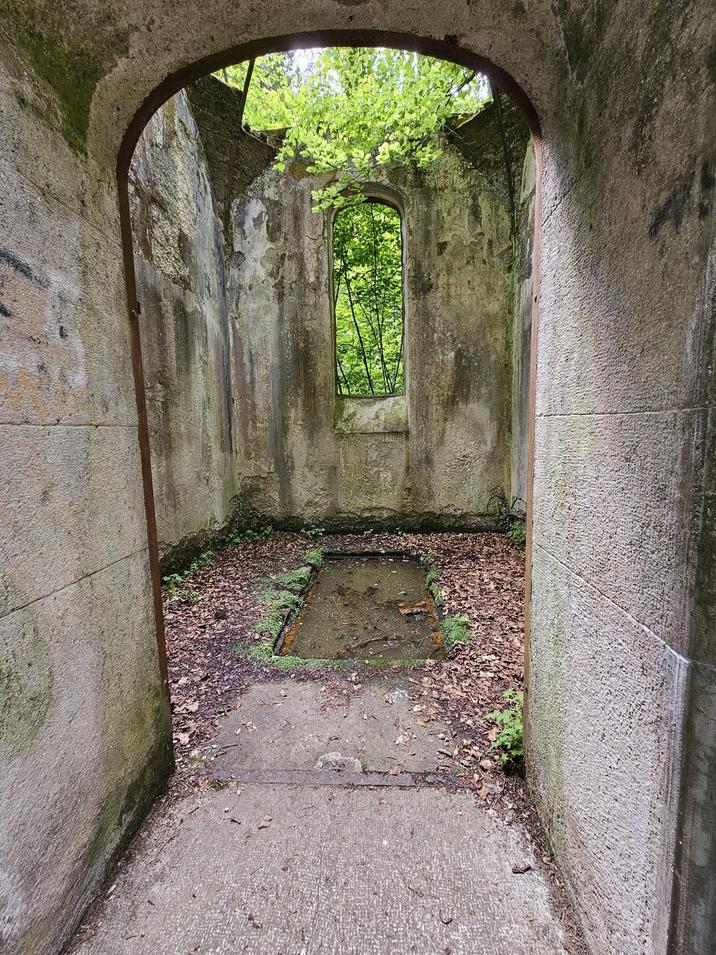 16 Stunning Images Revealing Forgotten and Abandoned Crypts You Must See | Know Your Meme