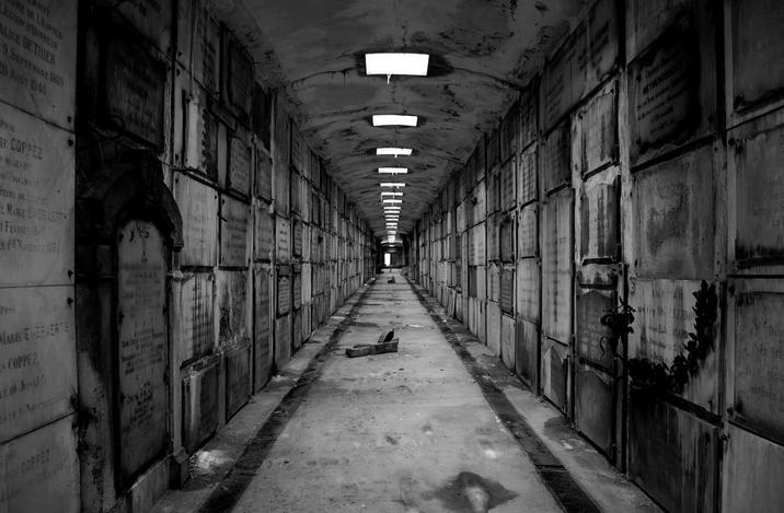 16 Stunning Images Revealing Forgotten and Abandoned Crypts You Must ...