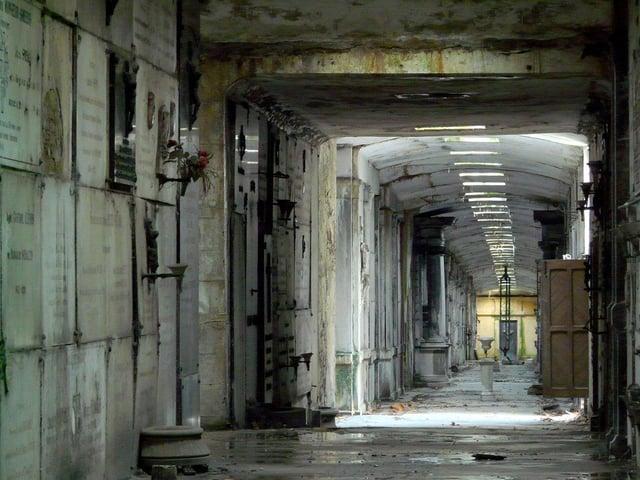 16 Stunning Images Revealing Forgotten and Abandoned Crypts You Must ...