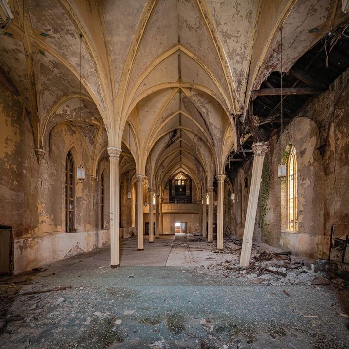 16 Stunning Images Revealing Forgotten and Abandoned Crypts You Must ...