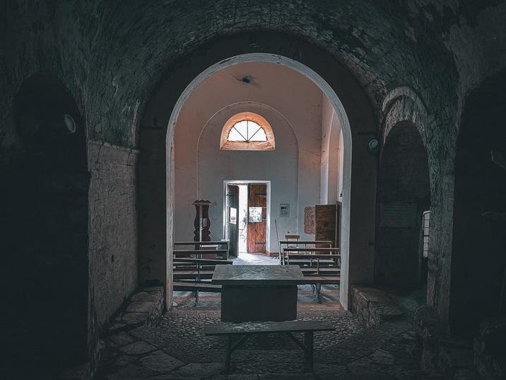 16 Stunning Images Revealing Forgotten and Abandoned Crypts You Must ...