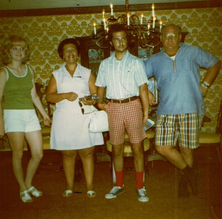 Throwing It Back To 1974 With 25 Vintage Photos | Know Your Meme