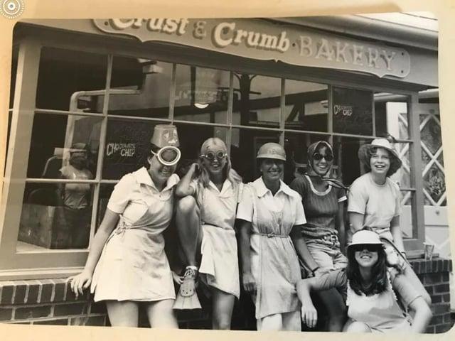 Throwing It Back To 1974 With 25 Vintage Photos | Know Your Meme