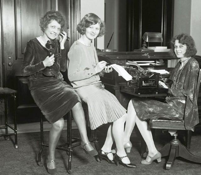 See How People Lived In The 1930s With 25 Vintage Images | Know Your Meme