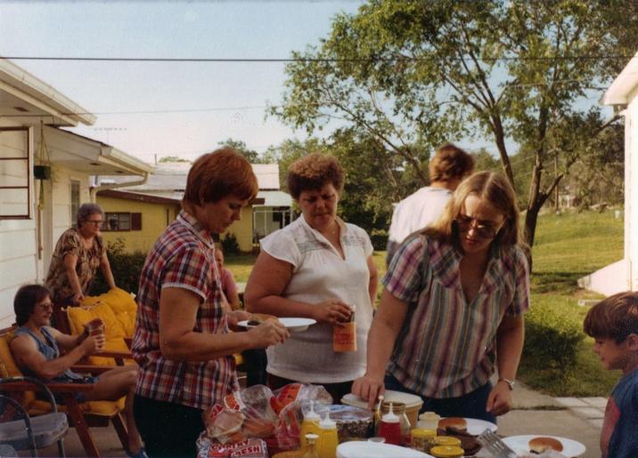 See Life Back In 1983 With 25 Groovy, Retro Photographs | Know Your Meme