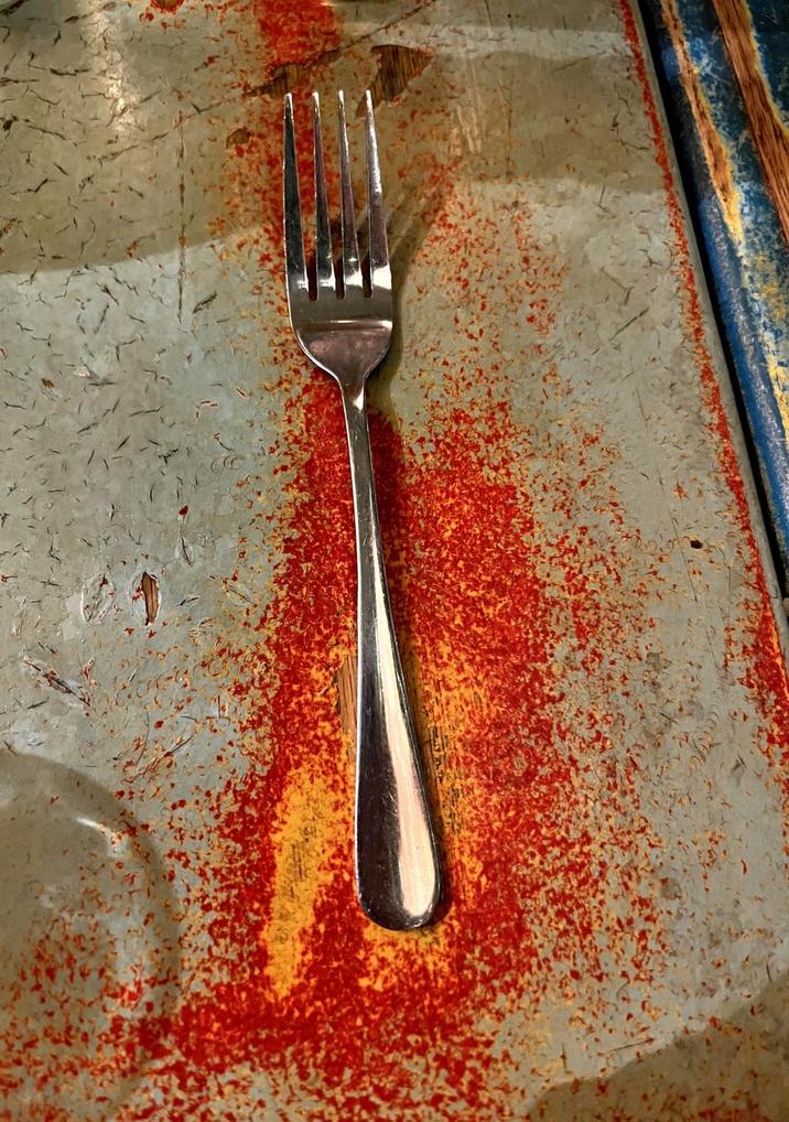 Where people put utensils on this restaurant table | Know Your Meme