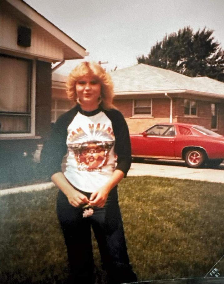 Throw It Back To 1981 With 24 Vintage Photos | Know Your Meme