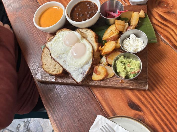 25 Examples Of Bizarre Plating Methods At Restaurants | Know Your Meme