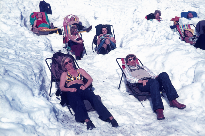 25 Vintage Chilly Scenes Of People Having Fun In The Snow | Know Your Meme