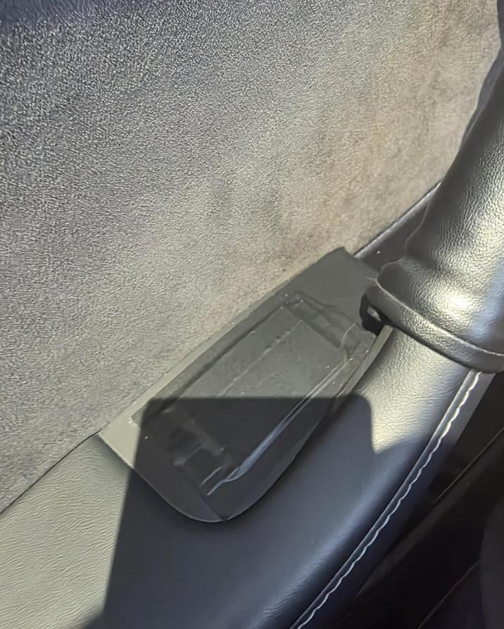 Uber driver taped off all the passenger window controls | Know Your Meme