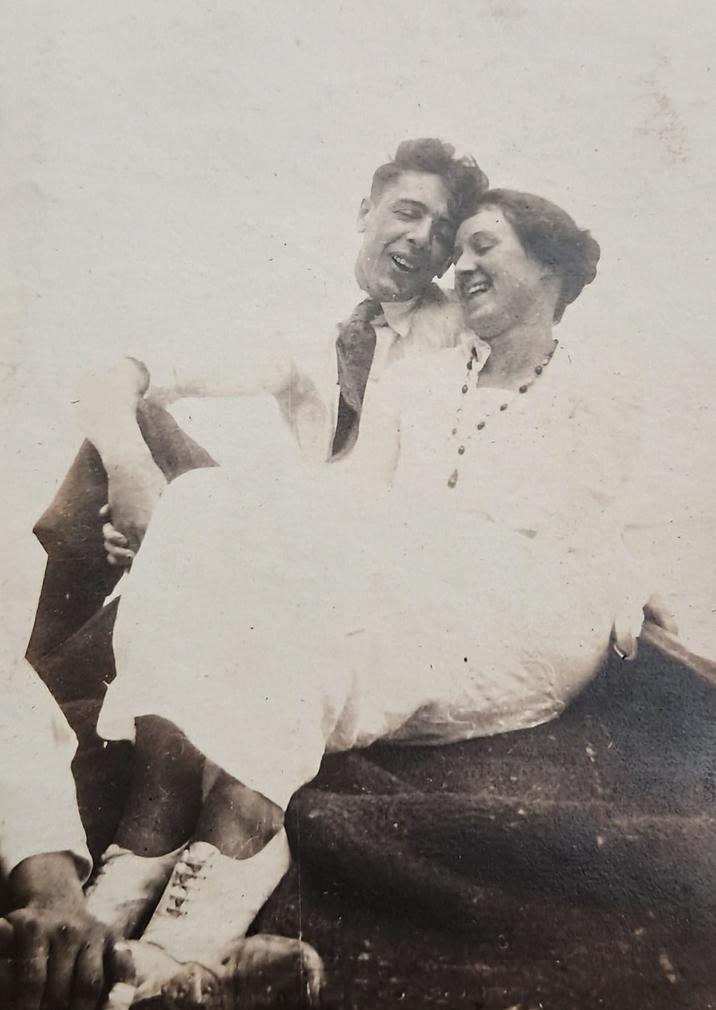 A couple in 1925 | History / Nostalgia | Know Your Meme