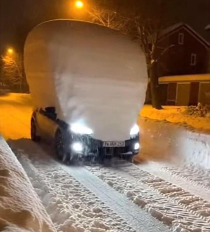 So much snow | /r/Hmmm | Know Your Meme