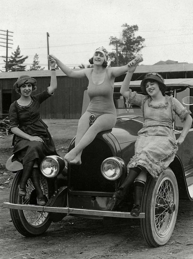 Heading out, 1920s | History / Nostalgia | Know Your Meme