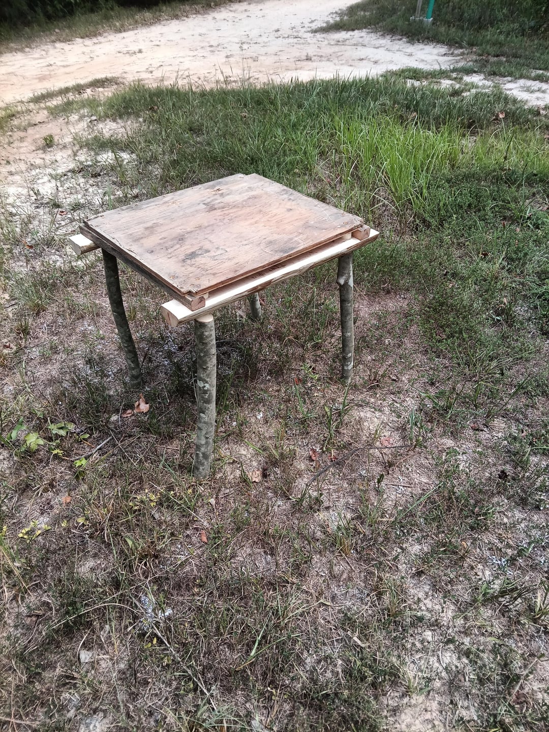 A homemade table | DIY Fails | Know Your Meme
