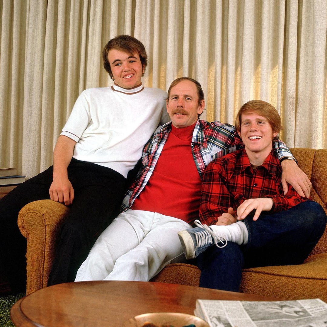 Ron Howard with brother Clint and their father Rance, 1970 | Know Your Meme
