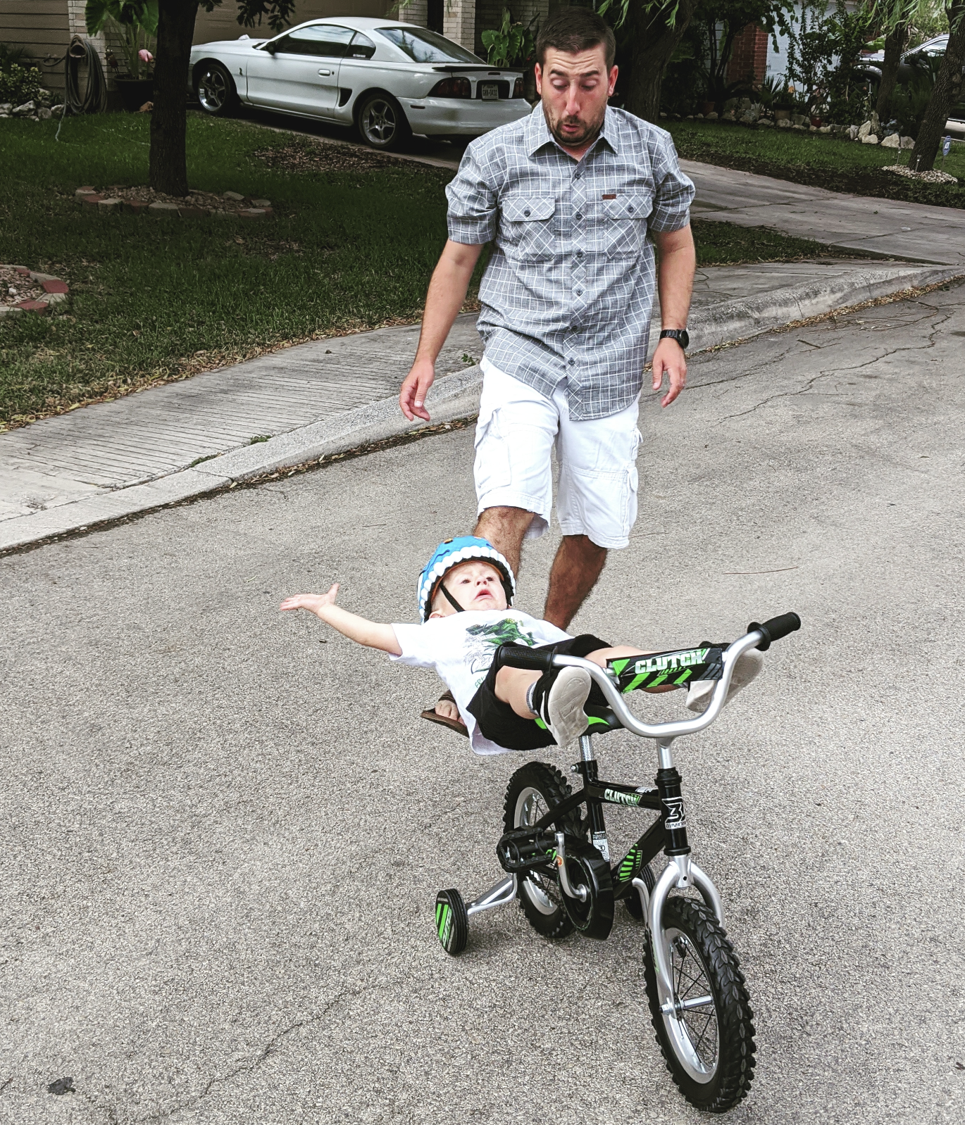 Learning to ride a bike... | Perfectly Timed Photos | Know Your Meme
