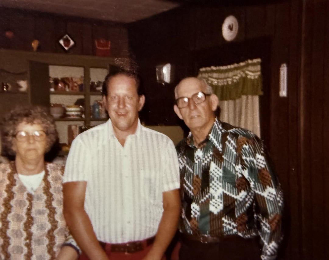 A family photo from the 1970s | History / Nostalgia | Know Your Meme