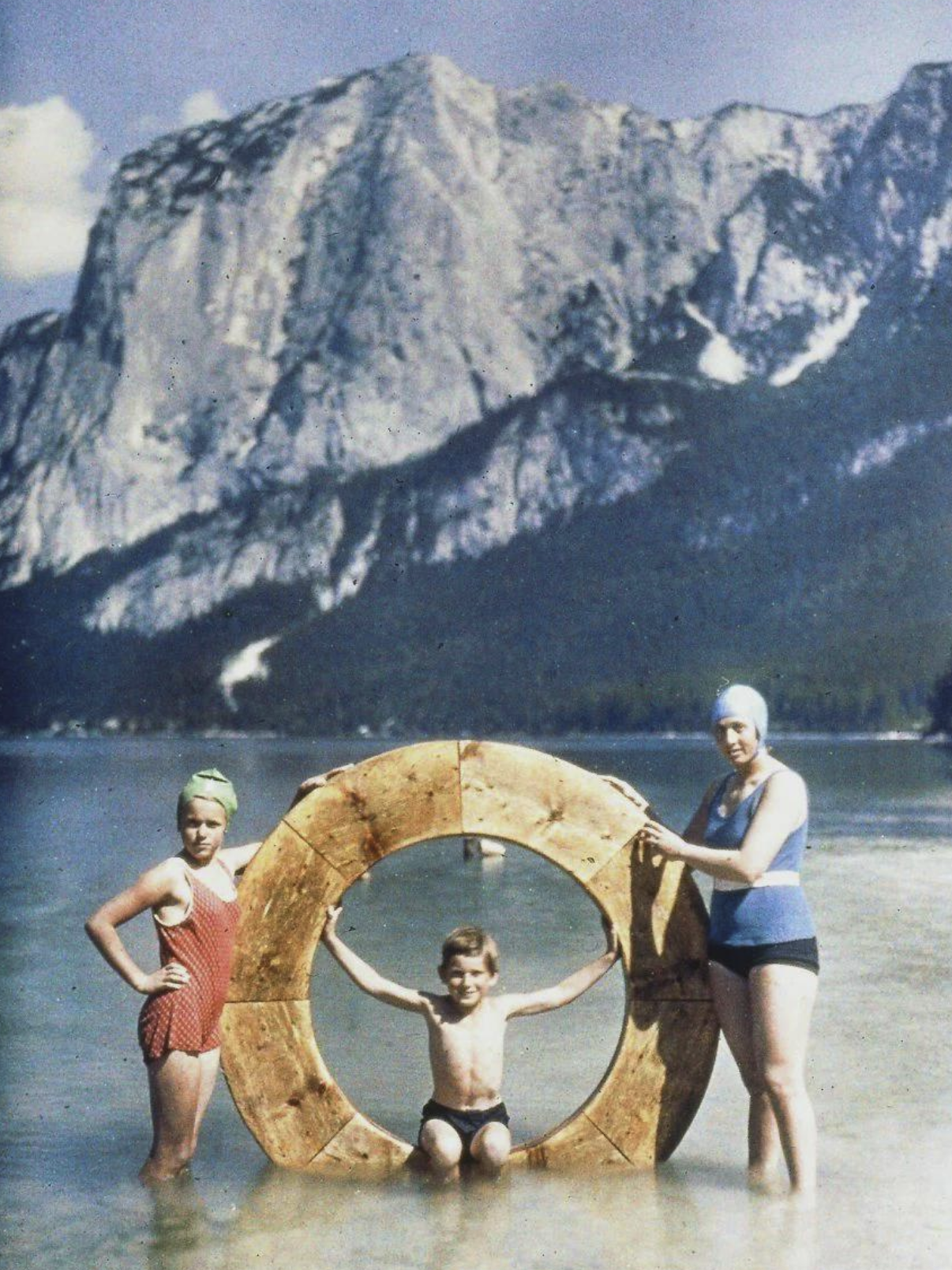 A family at the lake, 1925 | History / Nostalgia | Know Your Meme