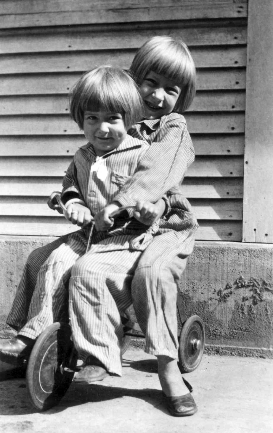 Sisters in the 1930s | History / Nostalgia | Know Your Meme