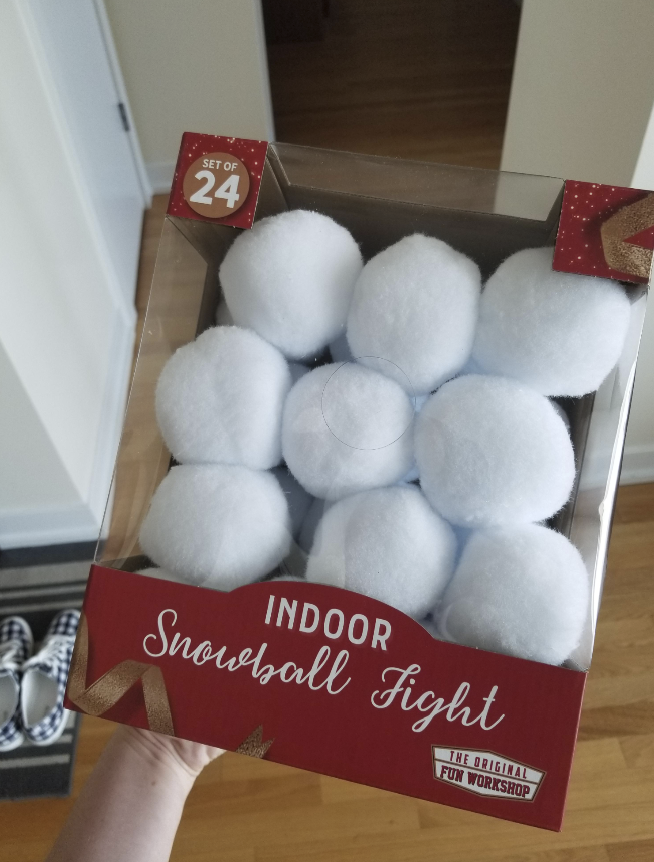 Indoor snowball fight | /r/ofcoursethatsathing / Of Course That's A ...